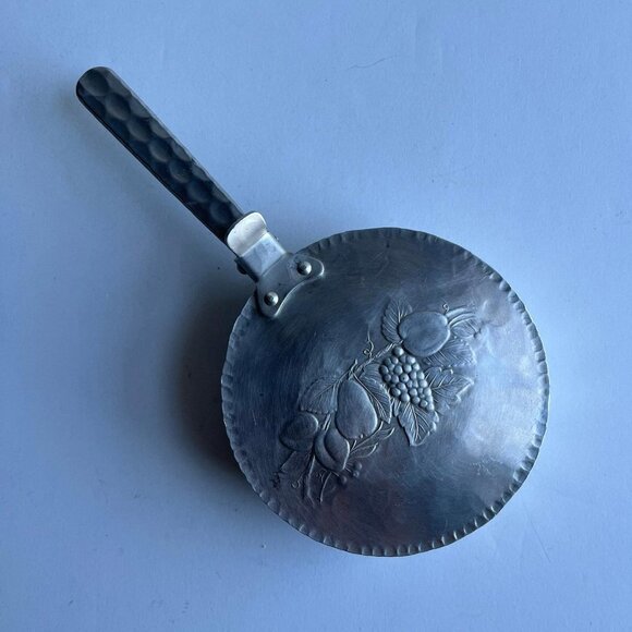 Kitchen | Vintage Everlast Hammered Aluminum Fruit Design Butler Pan ...